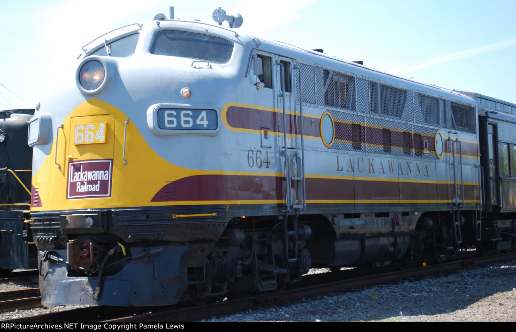 Closeup on DL&W #664